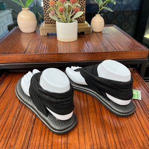 Sanuk | Shoes | Sanuk Yoga Sling 2 Metallic Black Gold Yoga Mat Sandals ...
